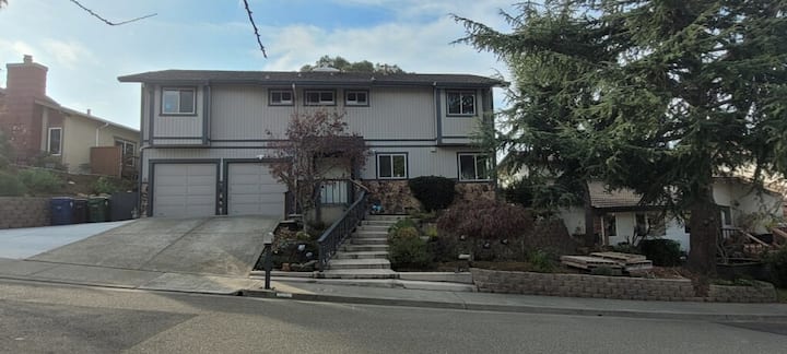 Quiet Resort Home In San Francisco East Bay - Castro Valley, CA