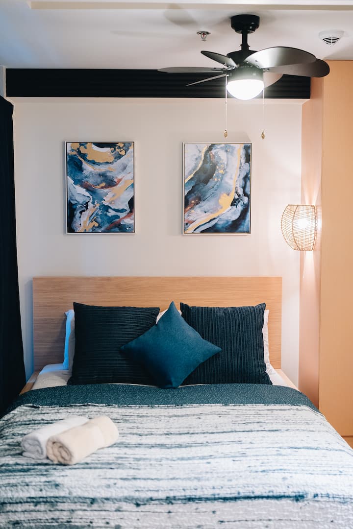 Executive 1br W/ Washer Dryer @ Uptown Bgc - Taguig
