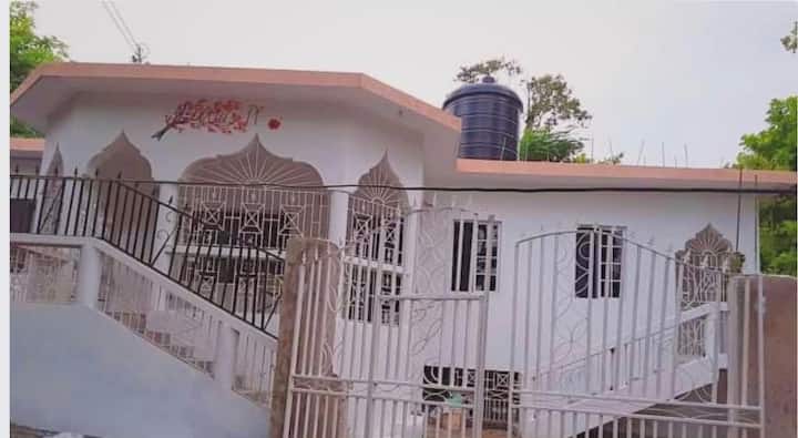 Beautiful House In Jamaica - Negril