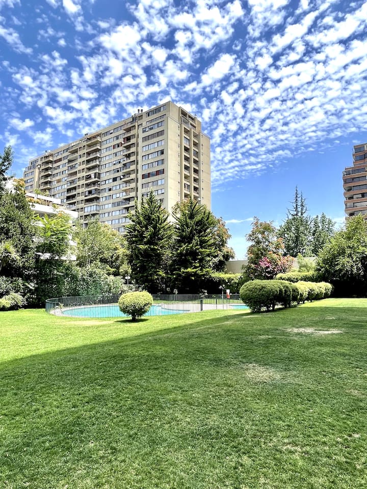 Depto En Las Condes Con Excelente Ubicación - Las Condes