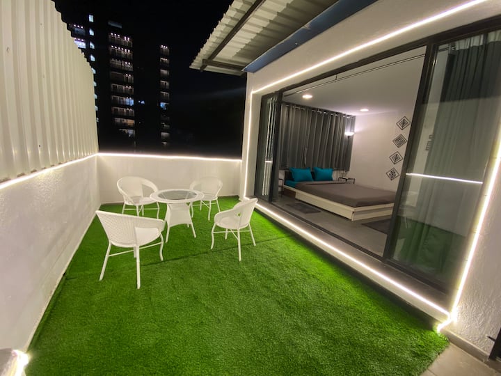 Rooftop Suite With Private Swimming Pool And Patio - 浦那
