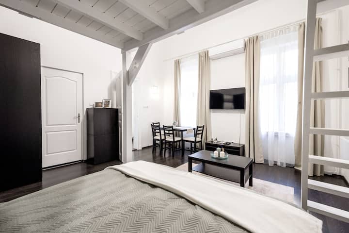 Cozy Studio In Central Budapest - Budapest