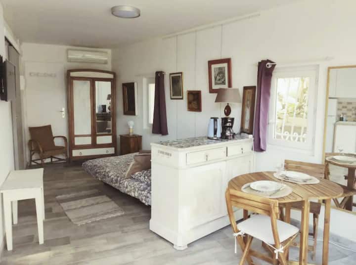 Studio En Rez-de-jardin à 50 M De La Plage, - La Seyne-sur-Mer