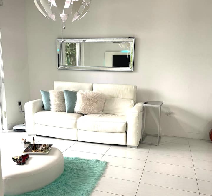 #Luxury Centrally Located 1b/1ba - Pembroke Pines, FL