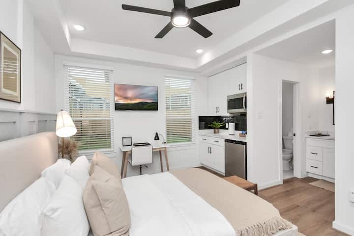 Your Calming Private Suite | Downtown Houston - Houston, TX