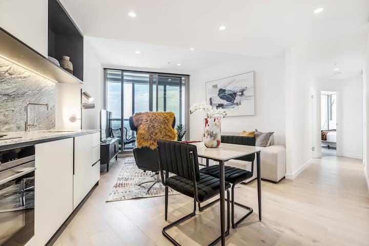 West Side | Contemporary Pad In Shopping Precinct - Melbourne