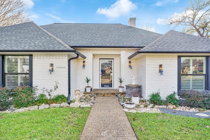 New! Chic Richardson Retreat W/ Patio & Grills! - Richardson