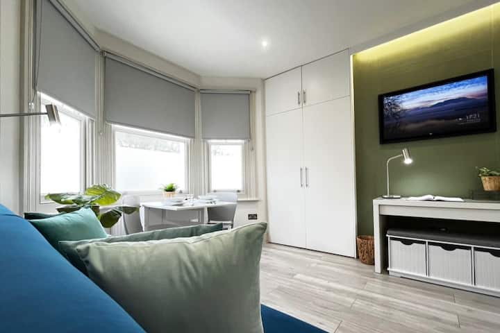 6| Stylish Studio Steps From Beach, Cafe's & Bar's - Brighton & Hove