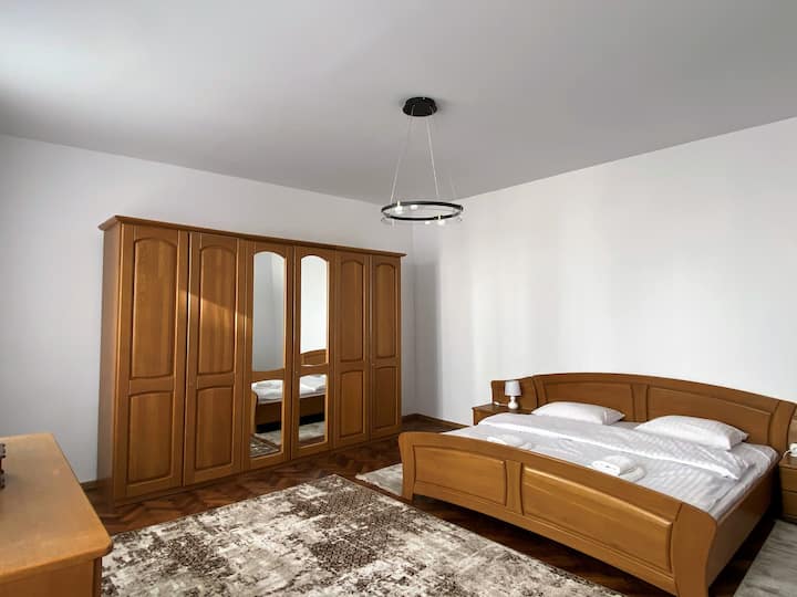 Ely`s Place - 錫比烏