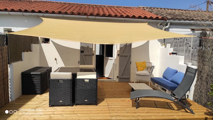 Petite Maison Avec Jardin - Angles