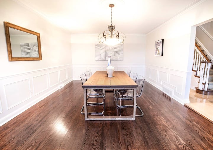 Spacious 5,500 S.q. Foot Home [6 Bdrms & 3.5 Bath] - Toronto