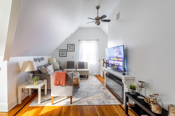 Modern + Spacious 5br/2ba Home, Renovated Backyard - Bridgeport