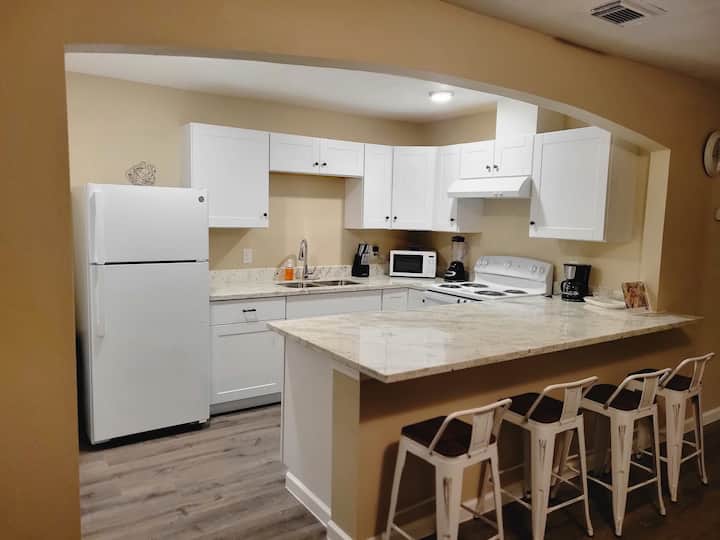 Cozy Hobby Hideaway! - South Houston, TX