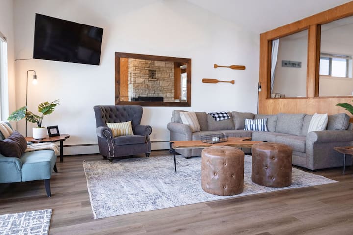 On Silver Lakefront + Private Dock - Everett, WA