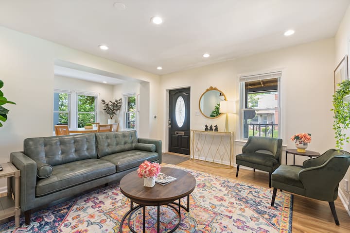 The Lincoln House- Vibrant Retreat | Pet Friendly - Arlington, VA