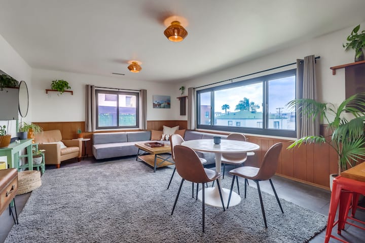 Central Little Italy Bayview House - Coronado Island, CA