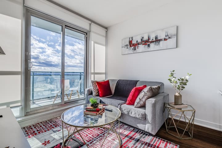 *New*central Urban Oasis Near Airport | Square One - Lakeshore
