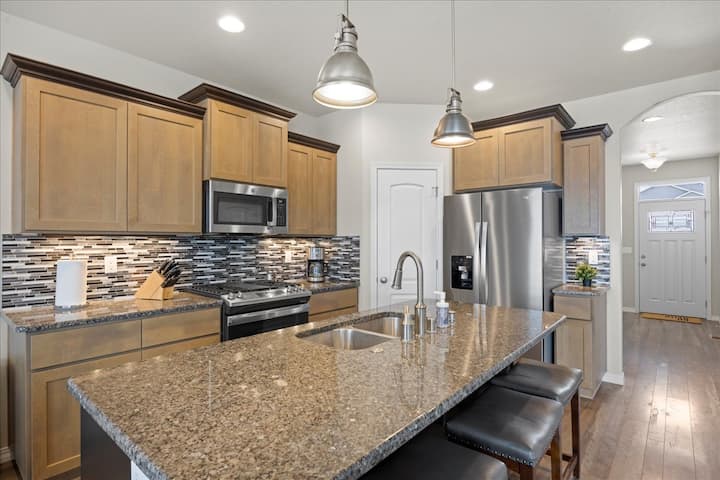 Modern Family Friendly House - Kennewick, WA