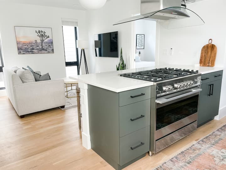 New! Denver Mile Hideaway Next To Downtown - Denver, CO