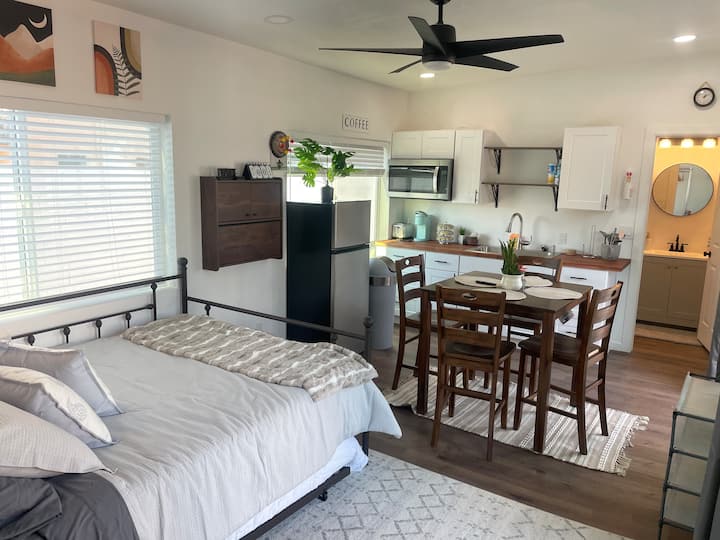 N. Central Desert Mountain Oasis - Phoenix, AZ