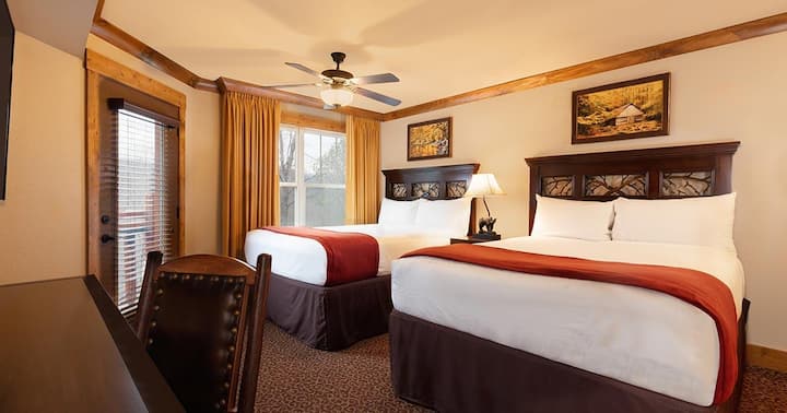 Cozy Cabin With 2 Queen Double Beds - Gatlinburg, TN
