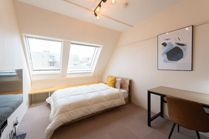 One Train Ride To Shibuya Station/ Bright Room/403 - Gion