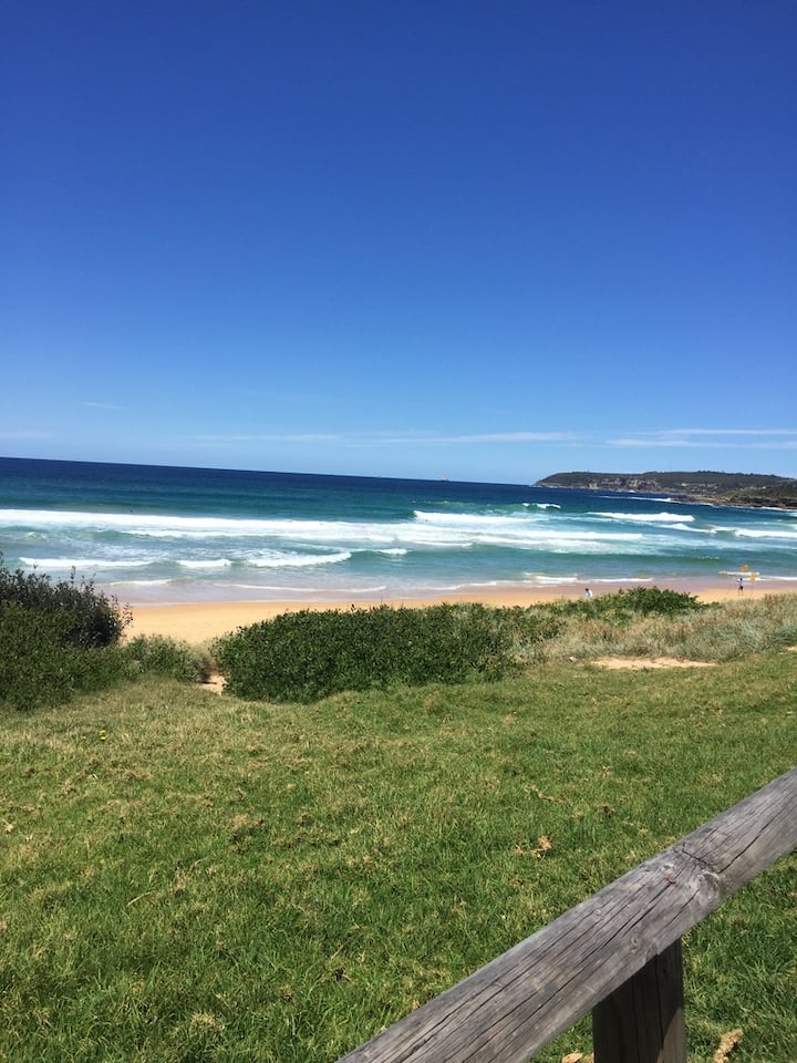 Beach Front Retreat 100m From Beach & Heated Pool - Collaroy