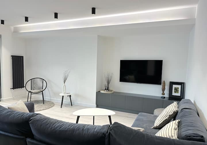 Centro Luxury Modern 2bd Apt Centre Near Saryan St - Yerevan