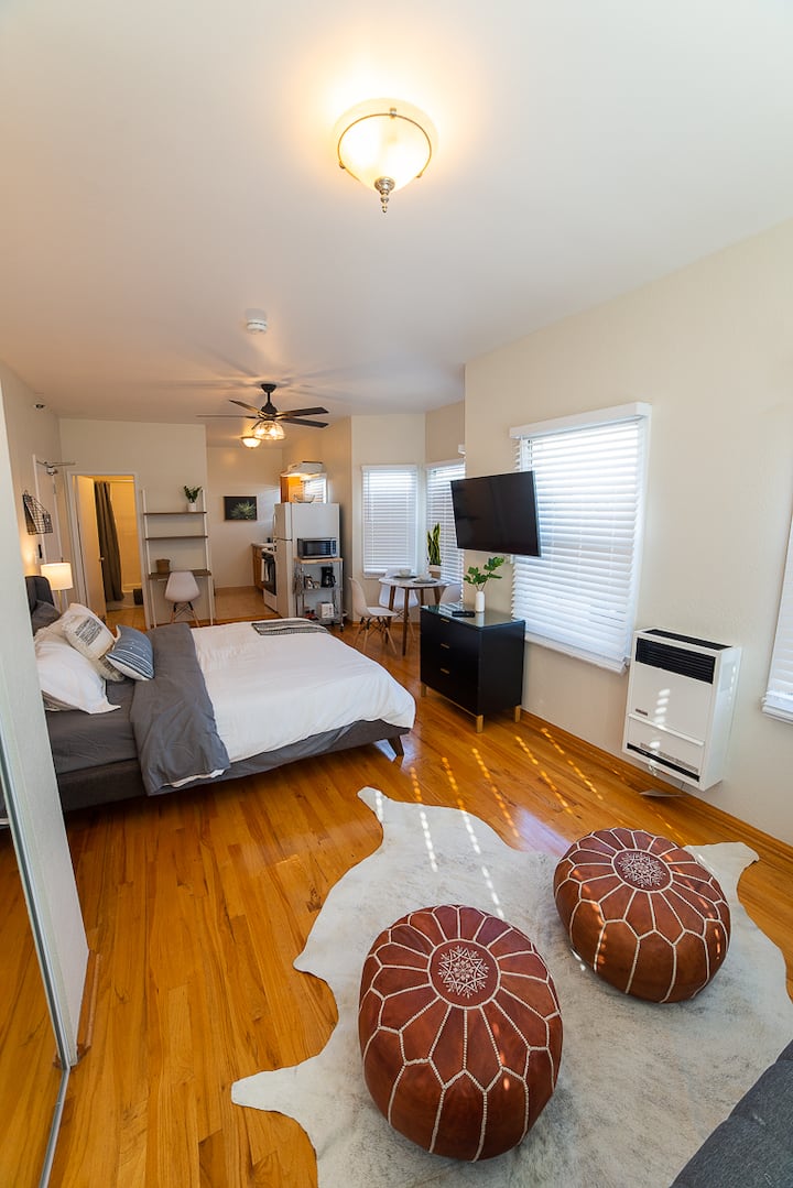 Venice Beachpad Next To Sand-b18 - Santa Monica, CA
