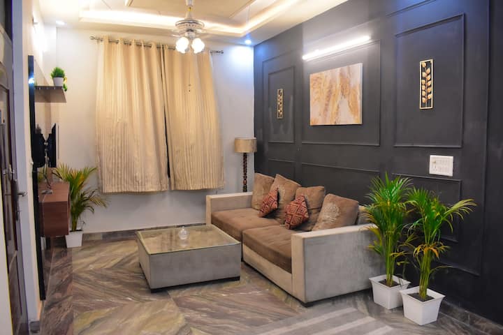 Lovely 2 Bhk With Bar Counter - Faridabad