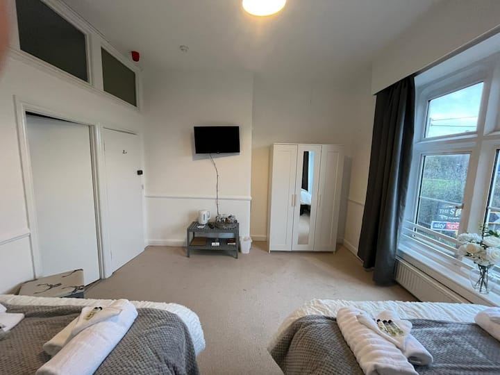 1 Bedroom Room With 2 Double Beds - Clevedon