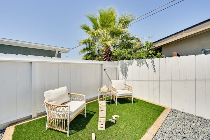 Cozy Beach Bungalow - Oceanside, CA