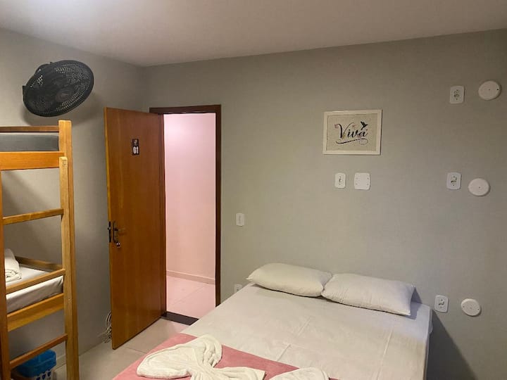 Quarto-econômico Com Ar Para Cinco Pessoas - Cabo Frio