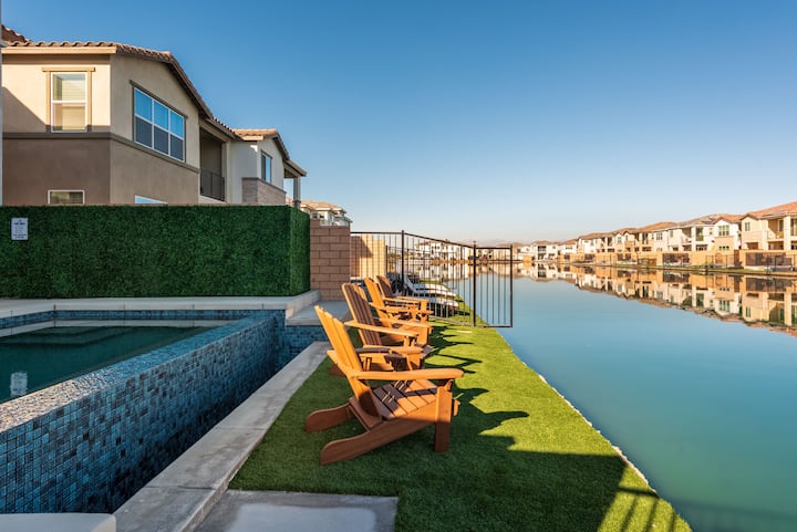 Lakefront Luxury Stay In Indio California W/ Pool - Indio, CA