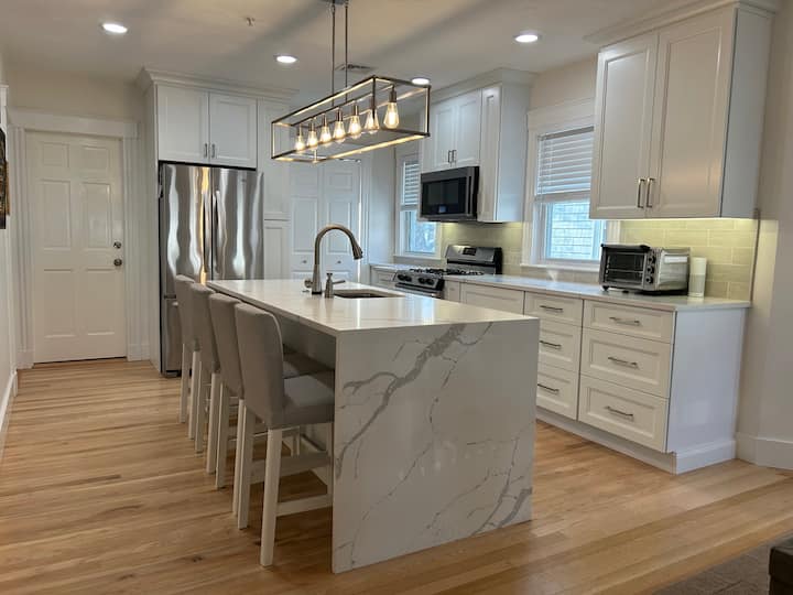 Renovated, Stunning Condo Just Steps From Subway - Cambridge, MA