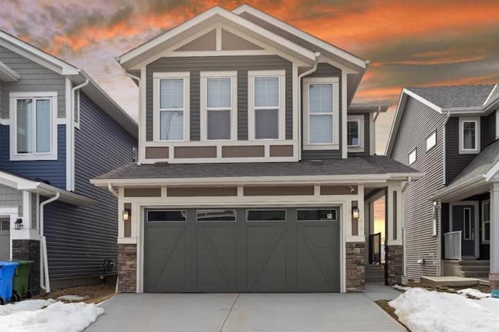 Livingston  Two Bedrooms Suite - Calgary