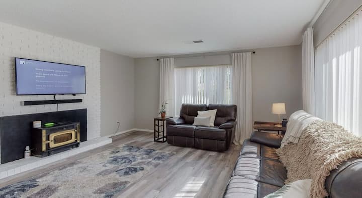 Quiet Shared Home With Indoor Hot Tub - Corrales, NM