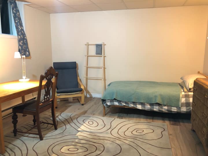Room In A Quiet Residential Area - Sherbrooke