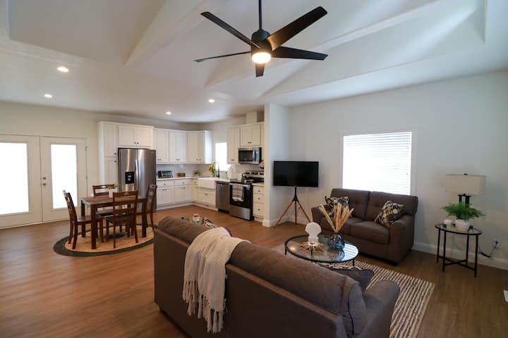 2 Bed 2 Bath House - Long Beach, CA