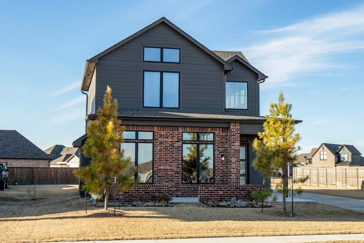 S.tulsa/bixby Luxury Home W/pond Views, Playground - Bixhoma Lake, OK
