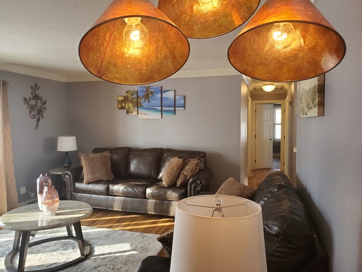 Cozy House In West Des Moines - West Des Moines, IA
