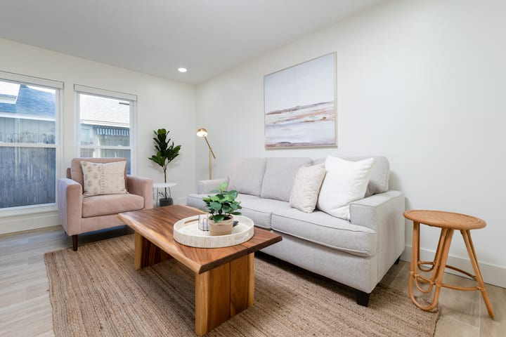 Be A Nomad | Bright And Easy Access To Beach L C - Jacksonville Beach, FL