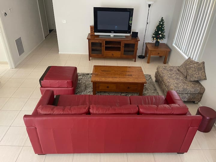 Cozy Lake Escape W/ Free Parking + Netflix Fun - Point Cook