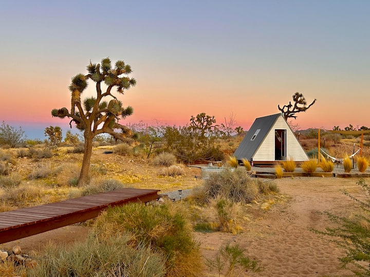 Joshua's Treehouses + Pool & Hottub - Joshua Tree, CA
