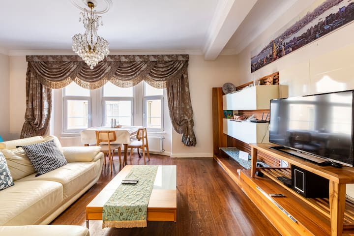 Spacious Ottoman Style Apartment At Heart Of Taxim - İstanbul
