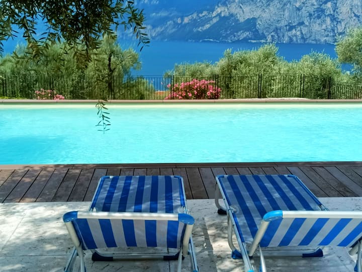 Domus Incantus • Relax Nel Verde & Patio • Apt 2 - Malcesine