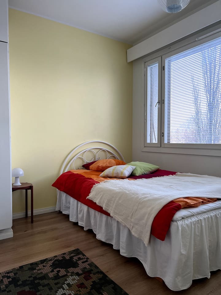 Yellow Room Next To Metro - Vantaa