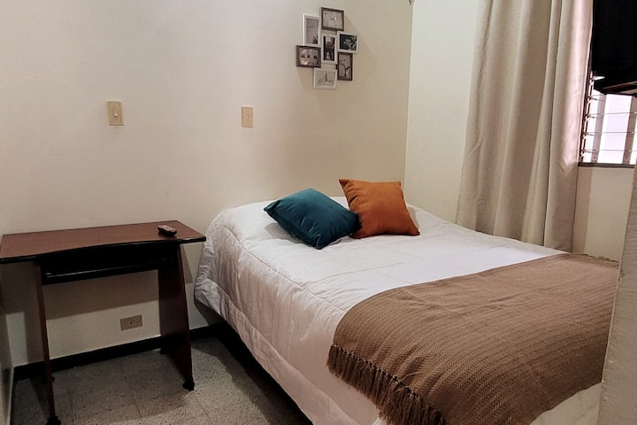 Baño Privado En Cómoda Habitación - Medellín