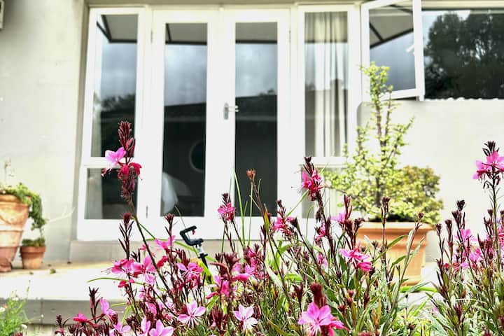 Spacious Garden Studio W/solar Power - Randburg