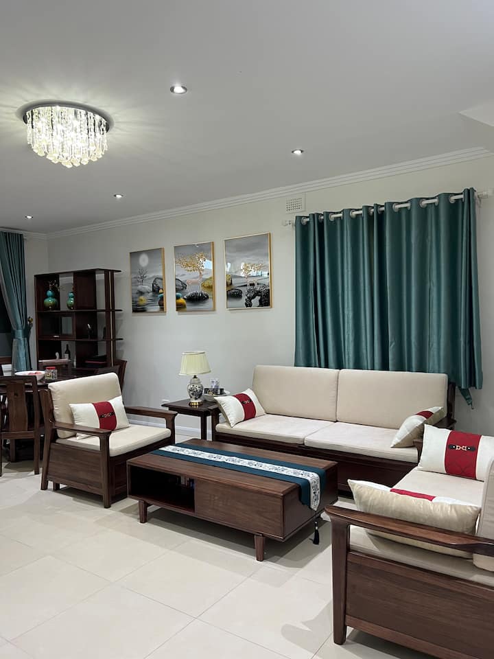 Boutique Villa - Auburn